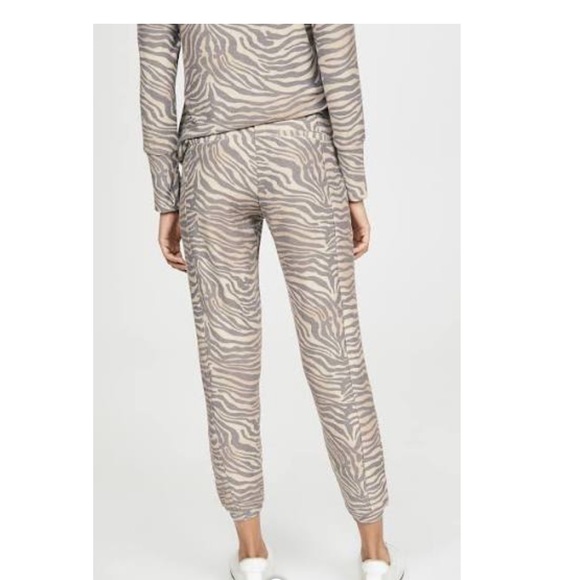 Chaser | Pants & Jumpsuits | Chaser Slouchy Zebra Jogger Hoodie Set Nwt ...